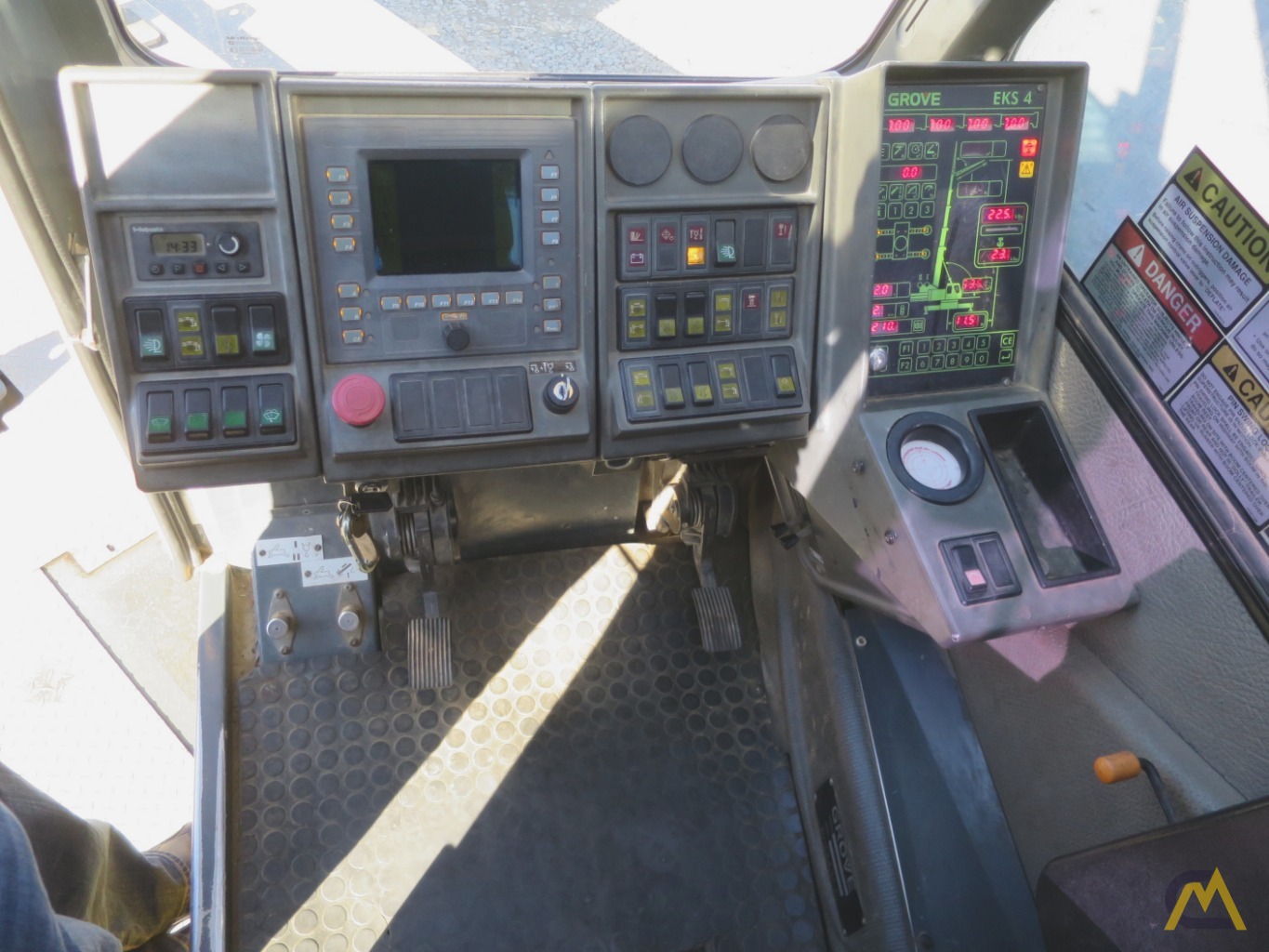 2007 Grove TMS900E 90-Ton Hydraulic Truck Crane with a Strong Chart For ...