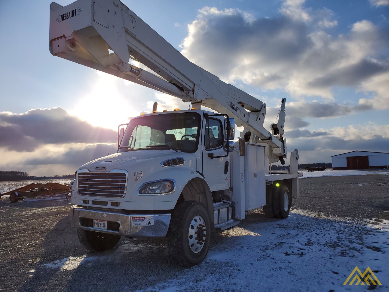 2013 Versalift-Freightliner VST-7500I 800# Bucket Truck: CranesList ID ...