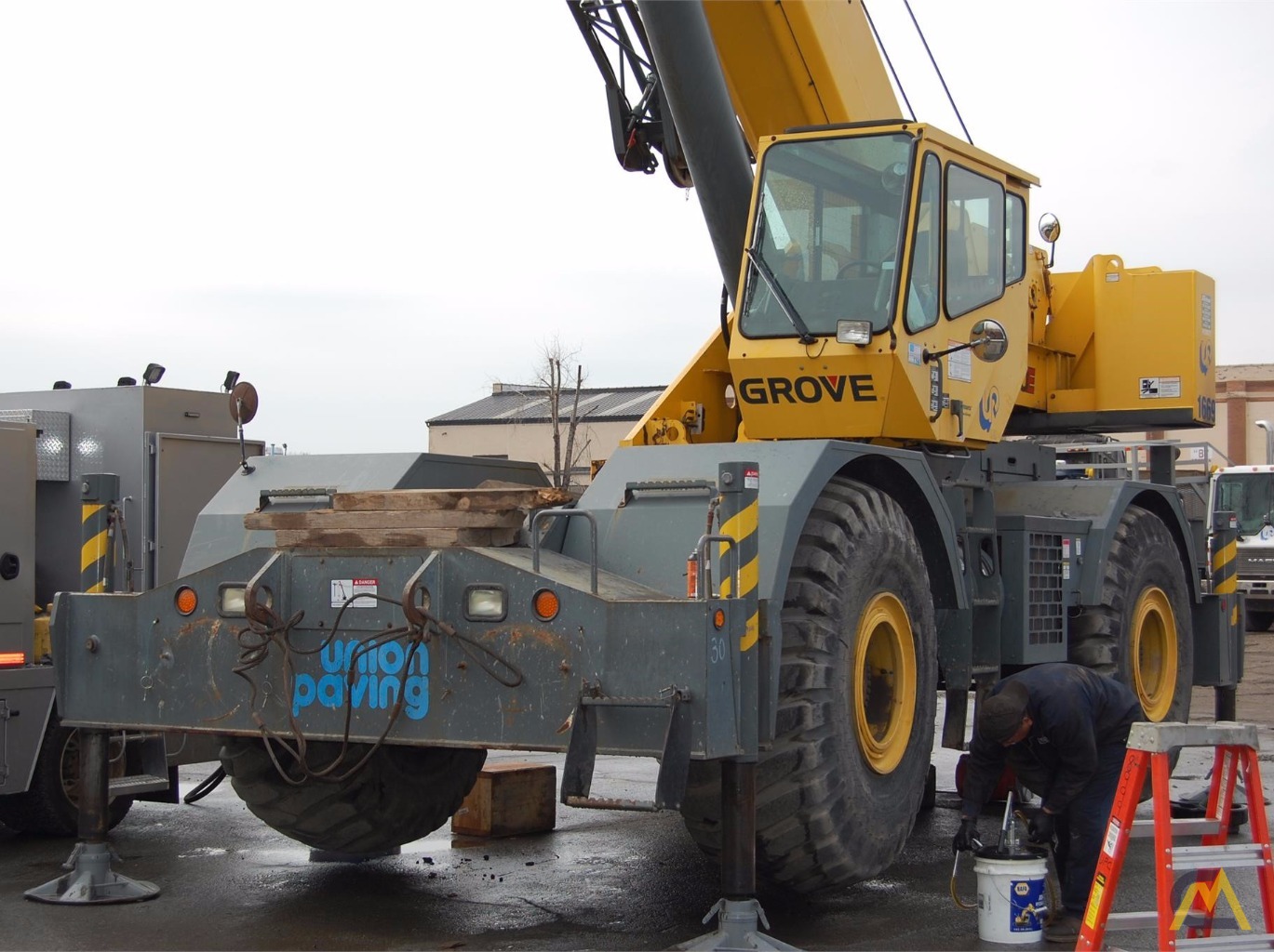 Grove RT700E-2 60-ton Rough Terrain Crane For Sale Hoists & Material ...