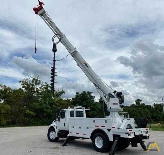 Altec DM47-TR Digger Derrick on International 4300 For Sale Derricks ...