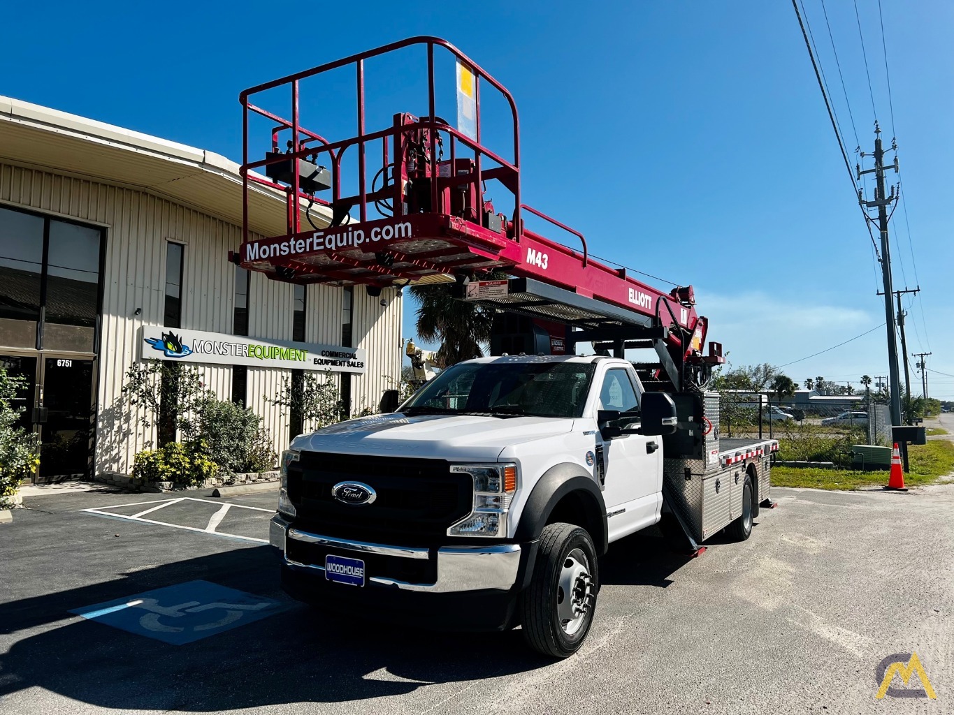Elliott M43R Sign Crane on 2021 Ford F550 4x2 Reg Cab Flatbed Truck For ...