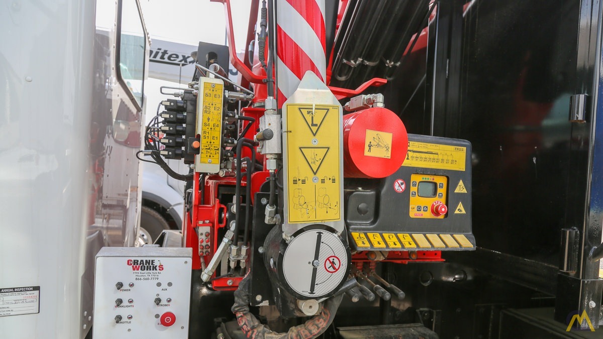 Fassi F335A.2.24 E-Dynamic 12.68-Ton Knuckle Boom Articulating Crane ...