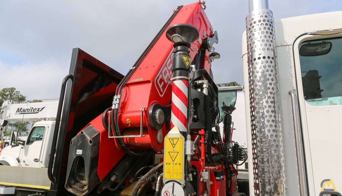 Fassi F335A.2.24 E-Dynamic 12.68-Ton Knuckle Boom Articulating Crane ...