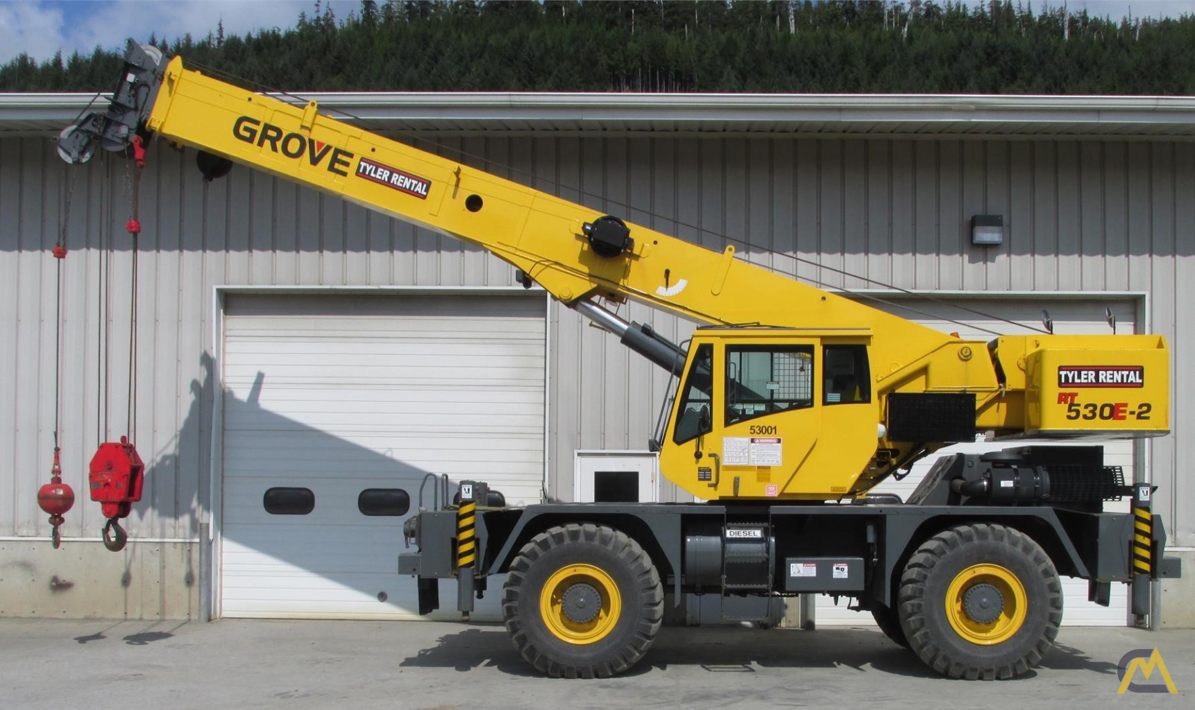 Grove RT530E 30 ton Rough Terrain Crane For Sale Hoists Material