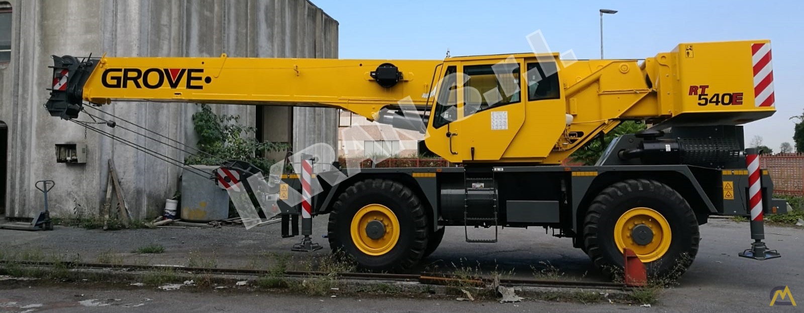 Grove RT540E 40-ton Rough Terrain Crane For Sale Hoists & Material ...