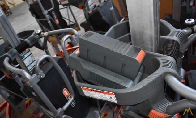 JLG Liftpod FS80 .15-Ton Vertical Mast Lift For Sale (Auction) Lifts ...