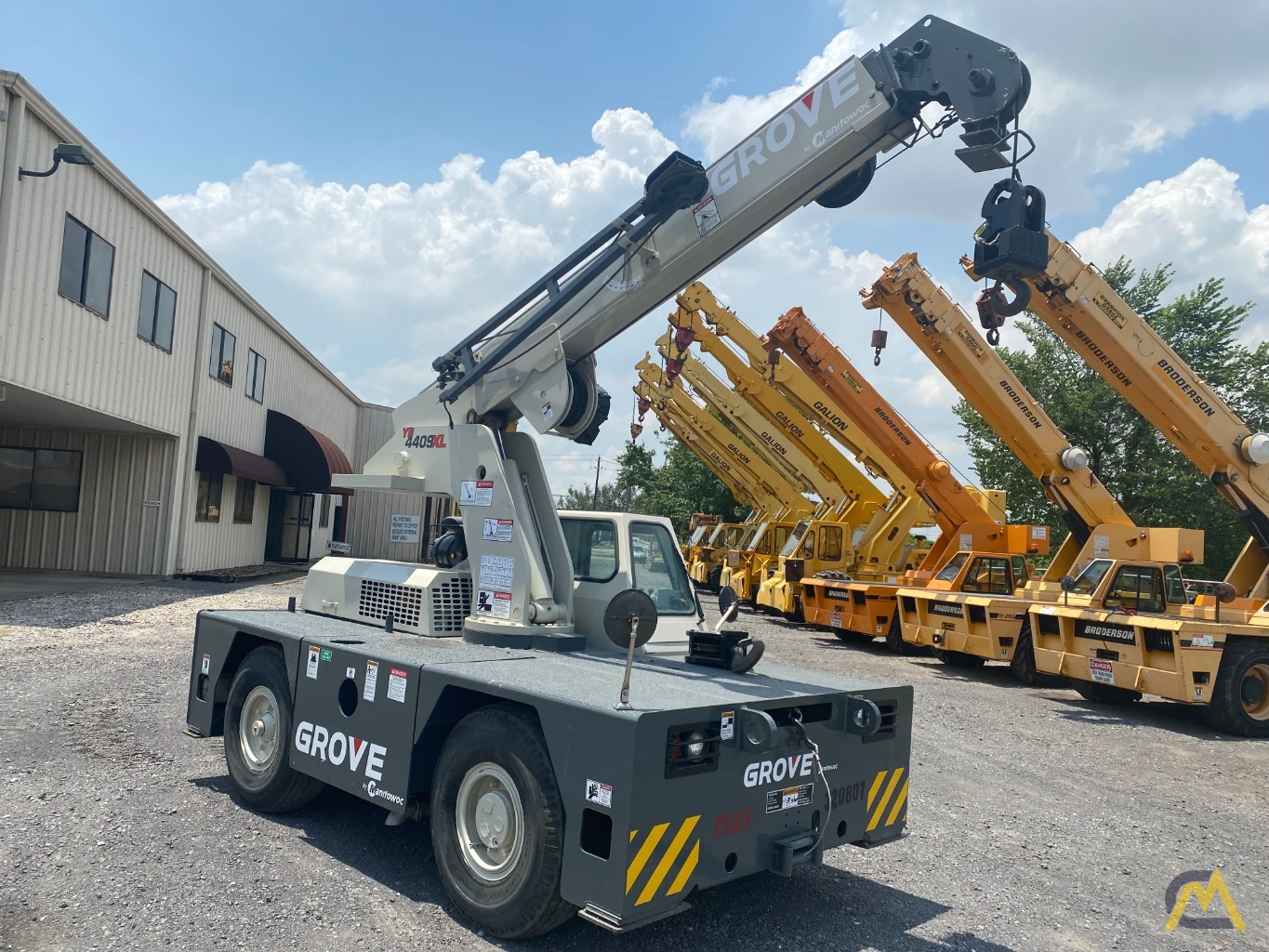 Low Hour Grove YB4409XL 8.5-Ton Carry Deck Crane For Sale Industrial ...